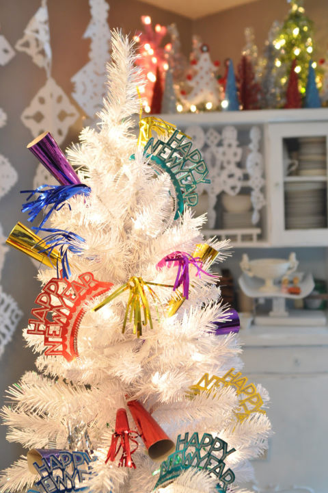 5 easy ways to turn your Christmas tree into a New Year tree | funzone.am